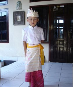 PAKAIAN ADAT BALI PRIA WANITA DAN KEUNIKANNYA